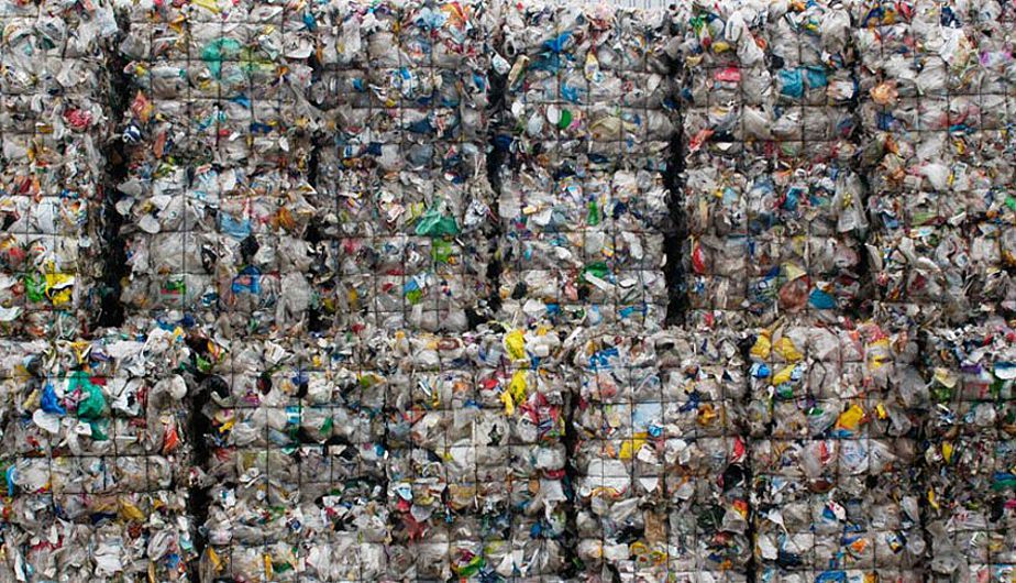 Waste bales vertical strapping - TITAN Umreifungstechnik GmbH & Co. KG